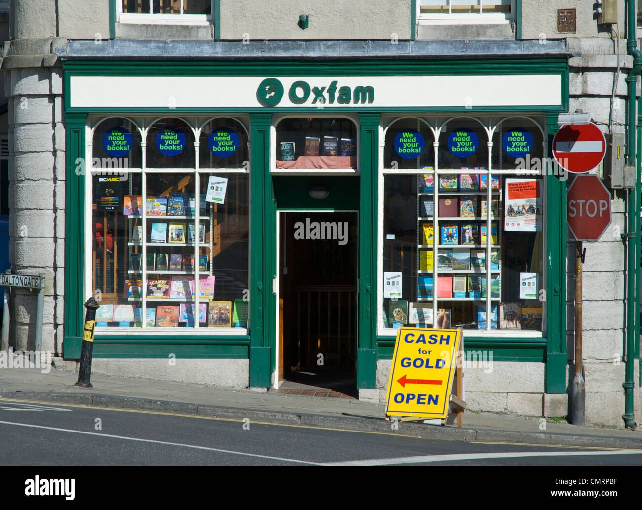 Gold shop cash sign hi-res stock photography and images - Alamy