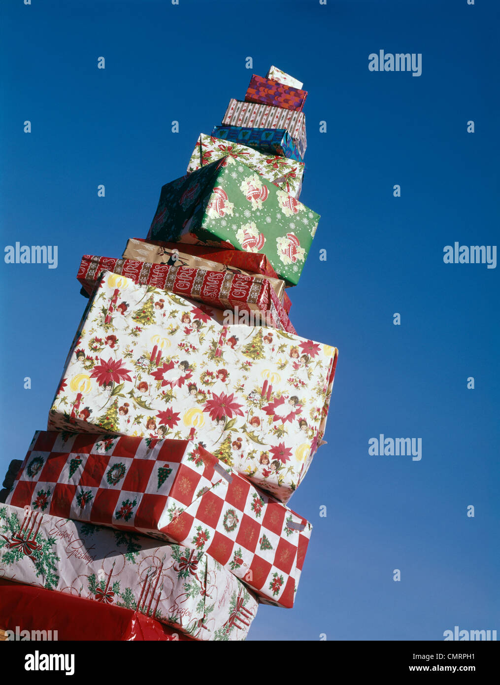 CHRISTMAS PRESENTS PILE GIFTS WRAPPING PAPER BOXES Stock Photo - Alamy
