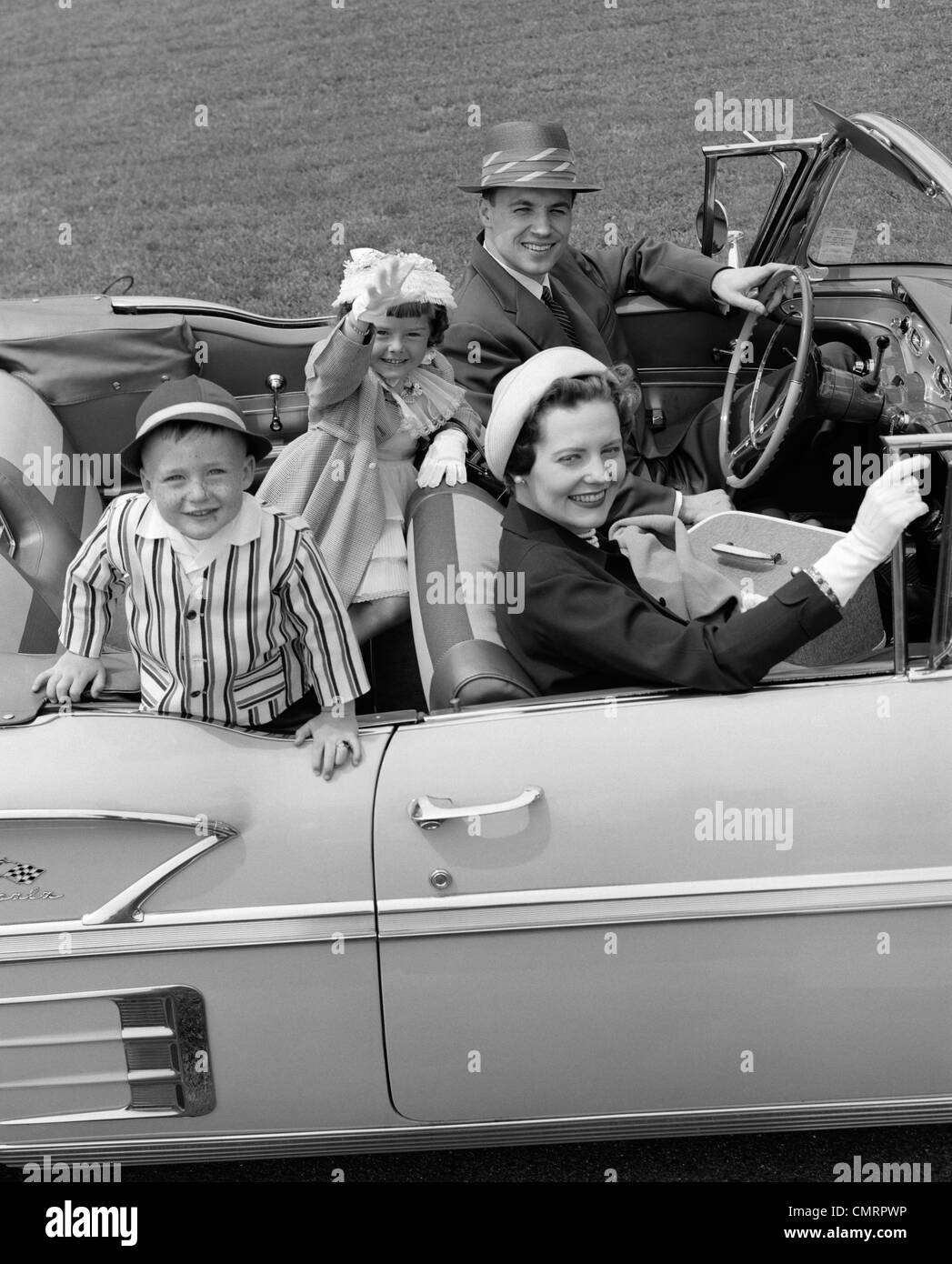 Family portrait 1950s hi-res stock photography and images - Alamy