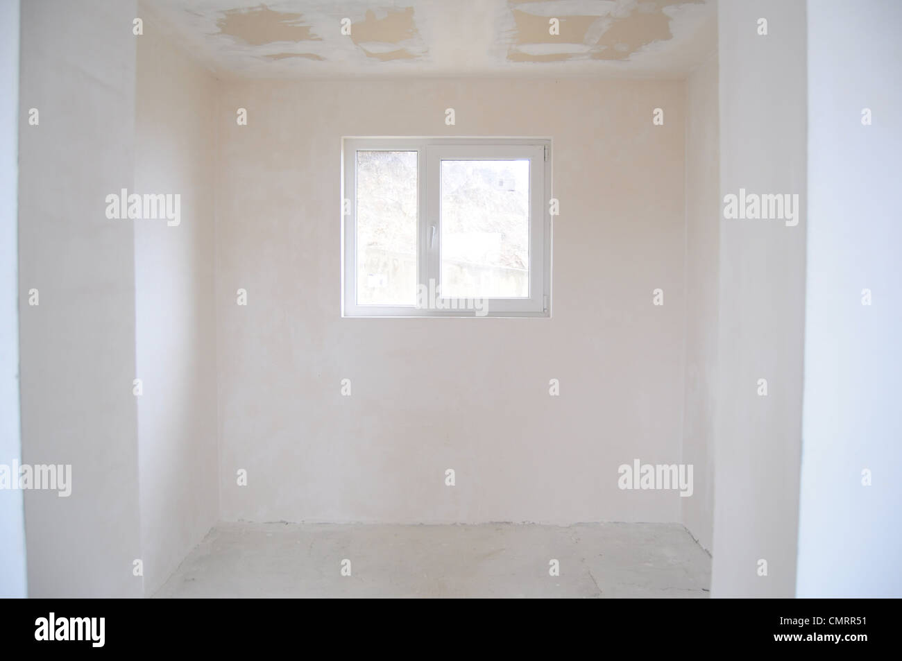Empty unfinished room in a new constructed building Stock Photo - Alamy