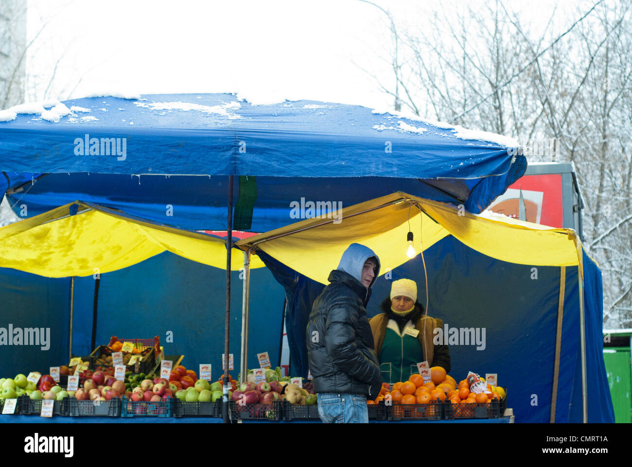 Moscow street market Stock Photo - Alamy