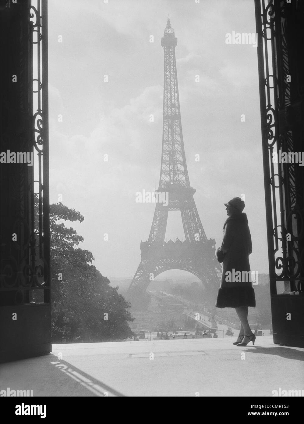 Woman 1930s paris hi-res stock photography and images - Alamy