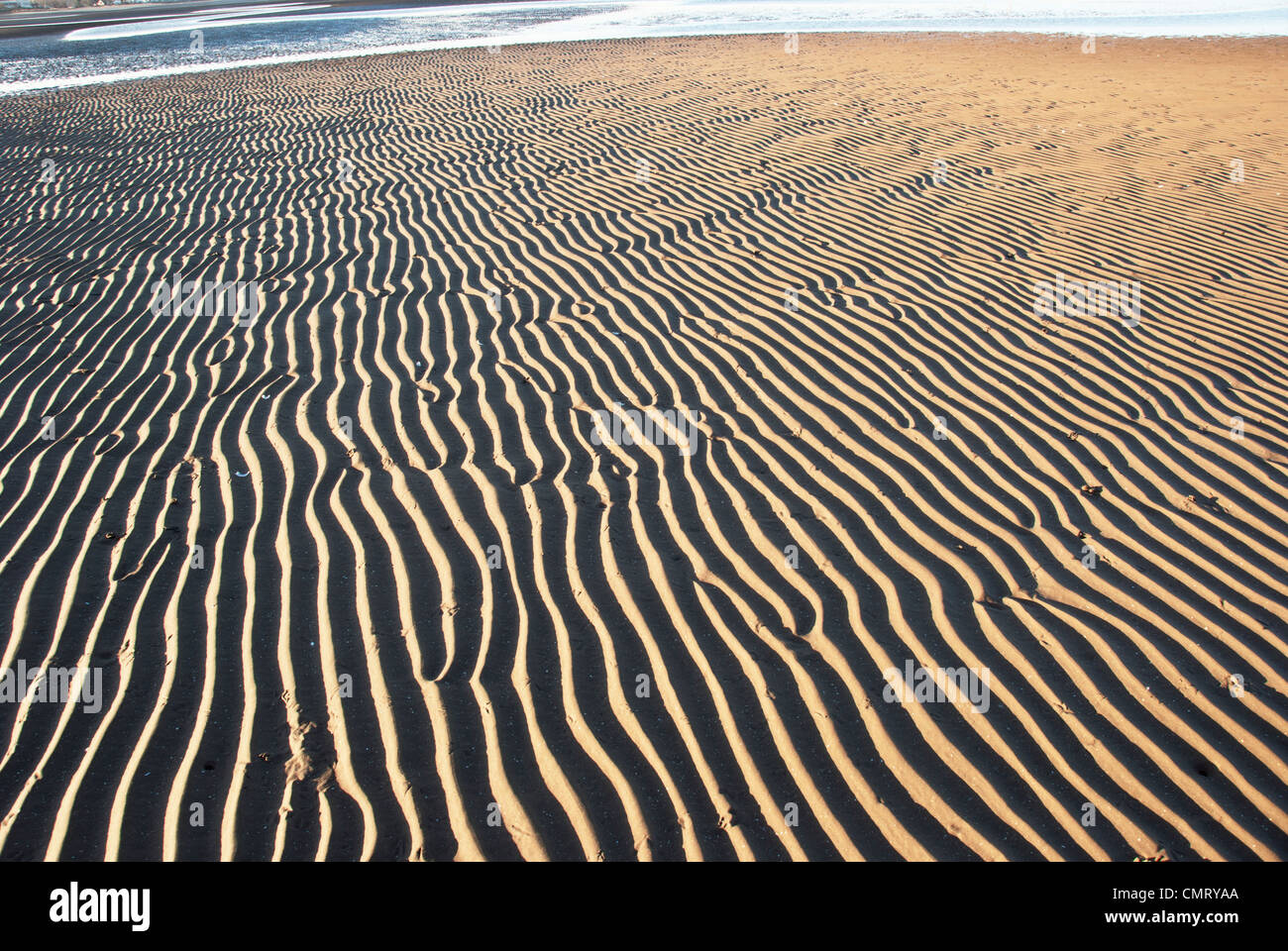 Patterns in the sand created by the action of the sea Stock Photo - Alamy