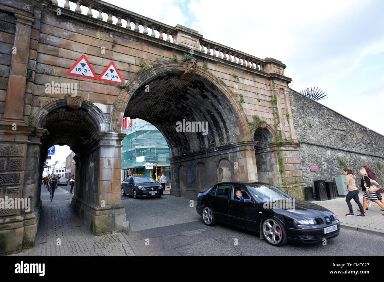 Old city wall londonderry hi-res stock photography and images - Alamy