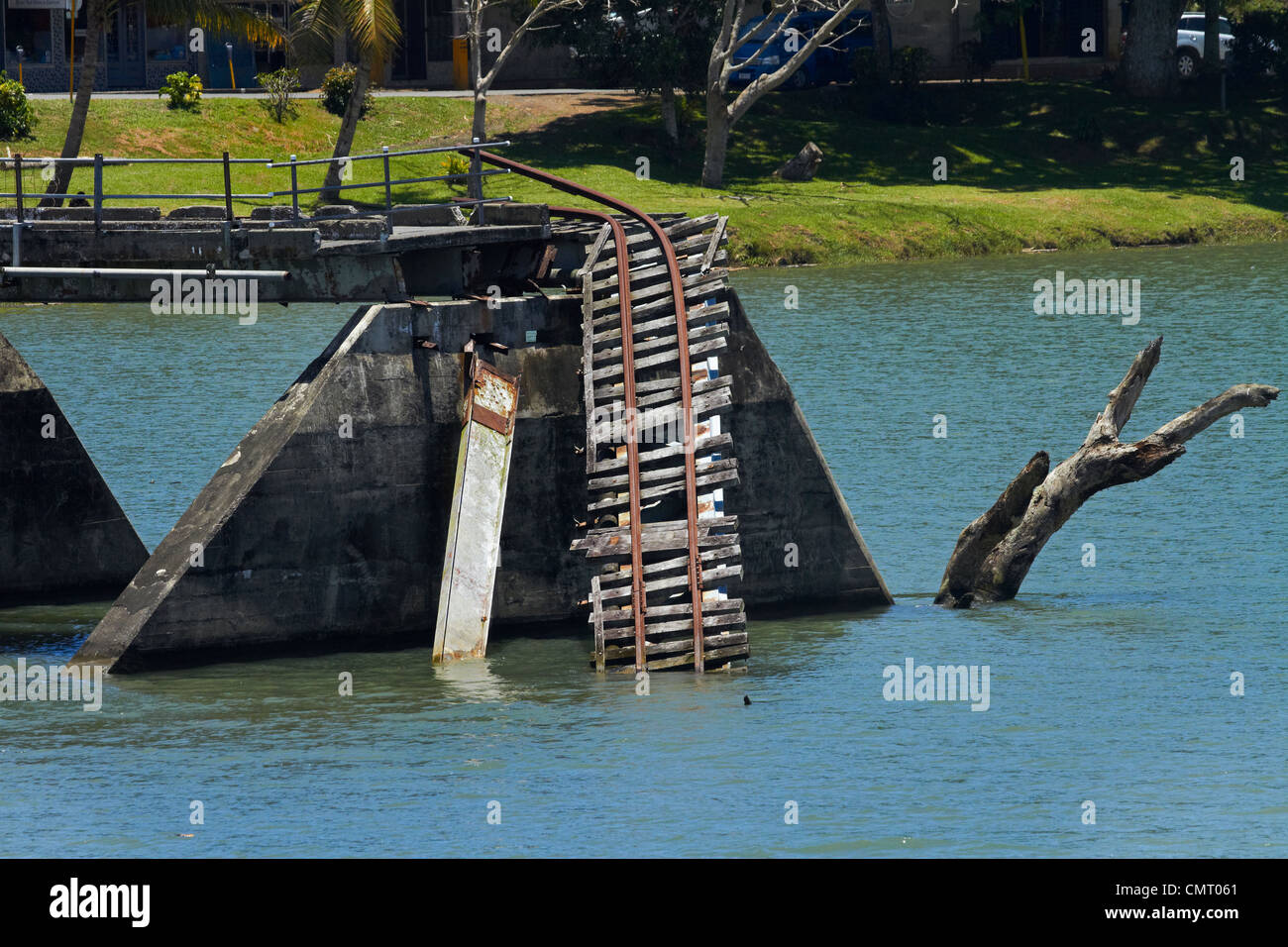 Derelict road-rail bridge, damaged in 1994 cyclone, and Sigatoka River ...