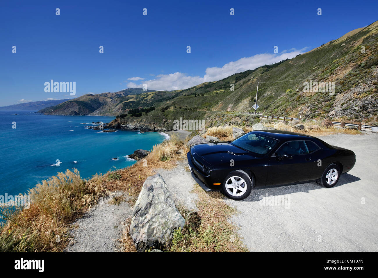 Car by cliff hi-res stock photography and images - Alamy