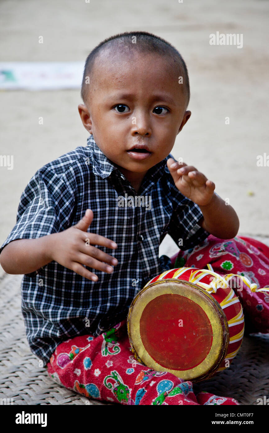Burmese boy drummer, Burma, Myanmar Stock Photo - Alamy