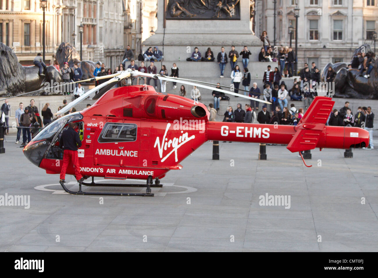 Emergency hems helicopter landing in hi-res stock photography and ...