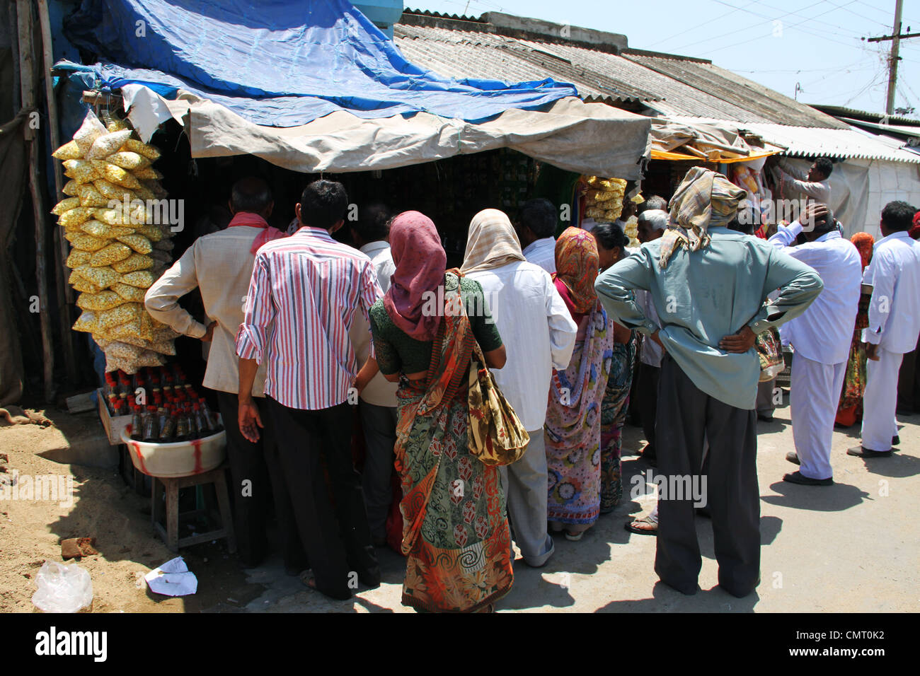 Shop side road hi-res stock photography and images - Alamy