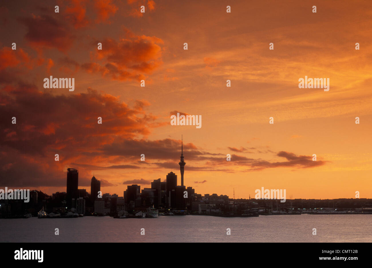 skyline at sunset of Auckland North Island New Zealand Stock Photo - Alamy