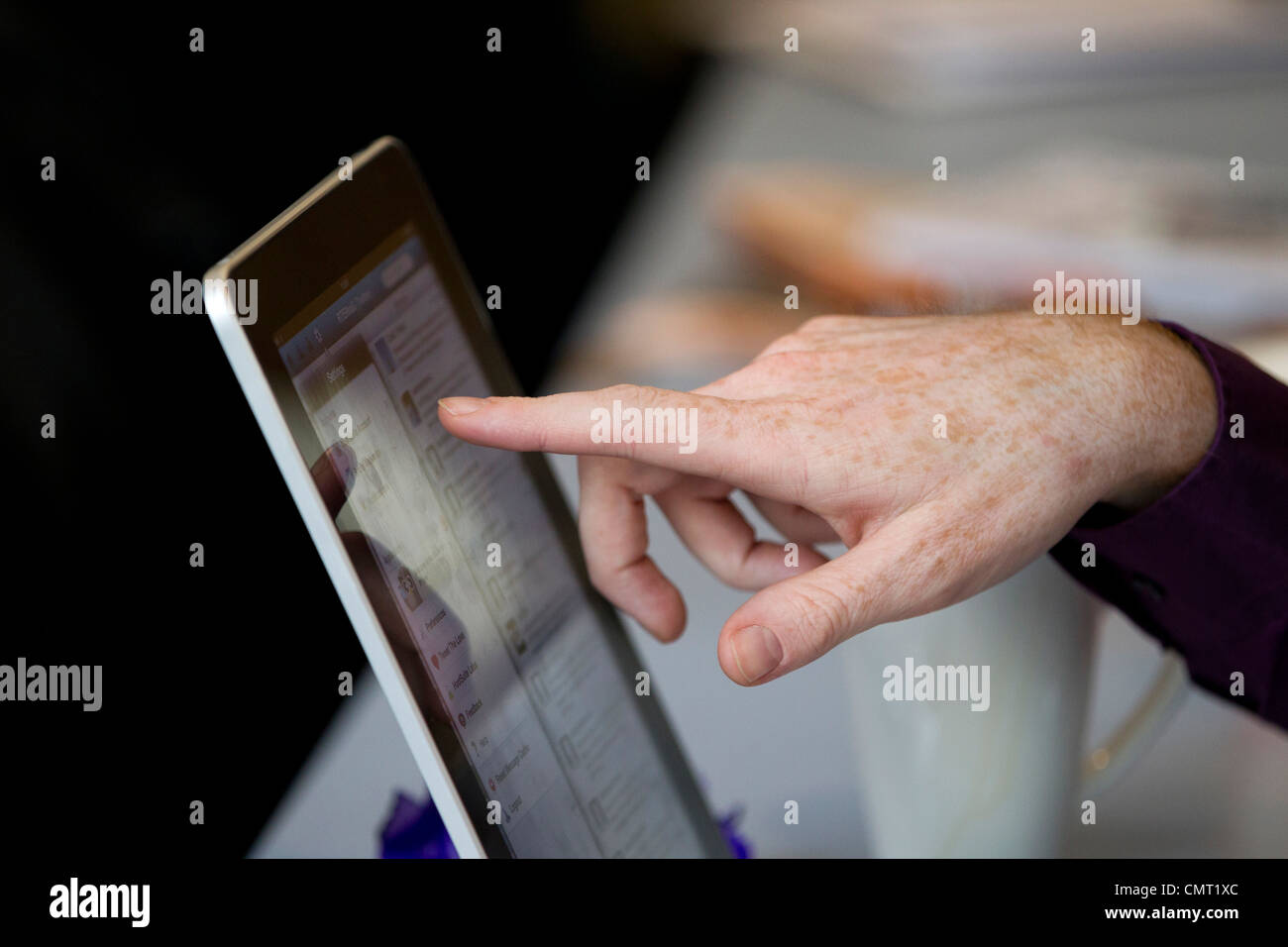 man using apple ipad at conference Stock Photo - Alamy