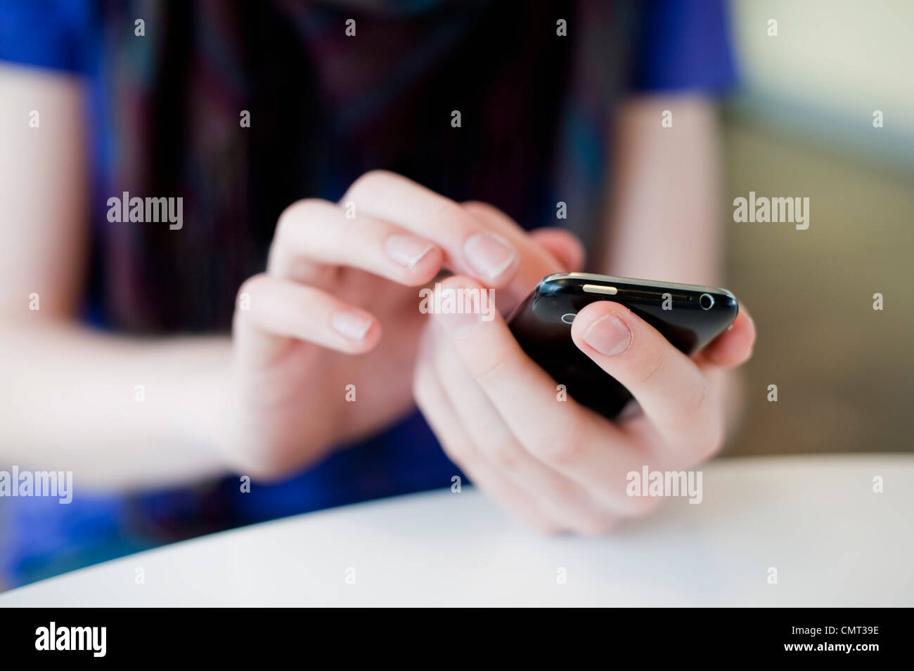 Hand Holding Mobile Phone High Resolution Stock Photography and Images ...