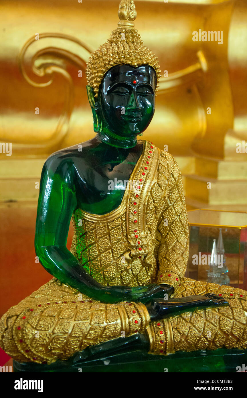 Green glass buddha statue hi-res stock photography and images - Alamy