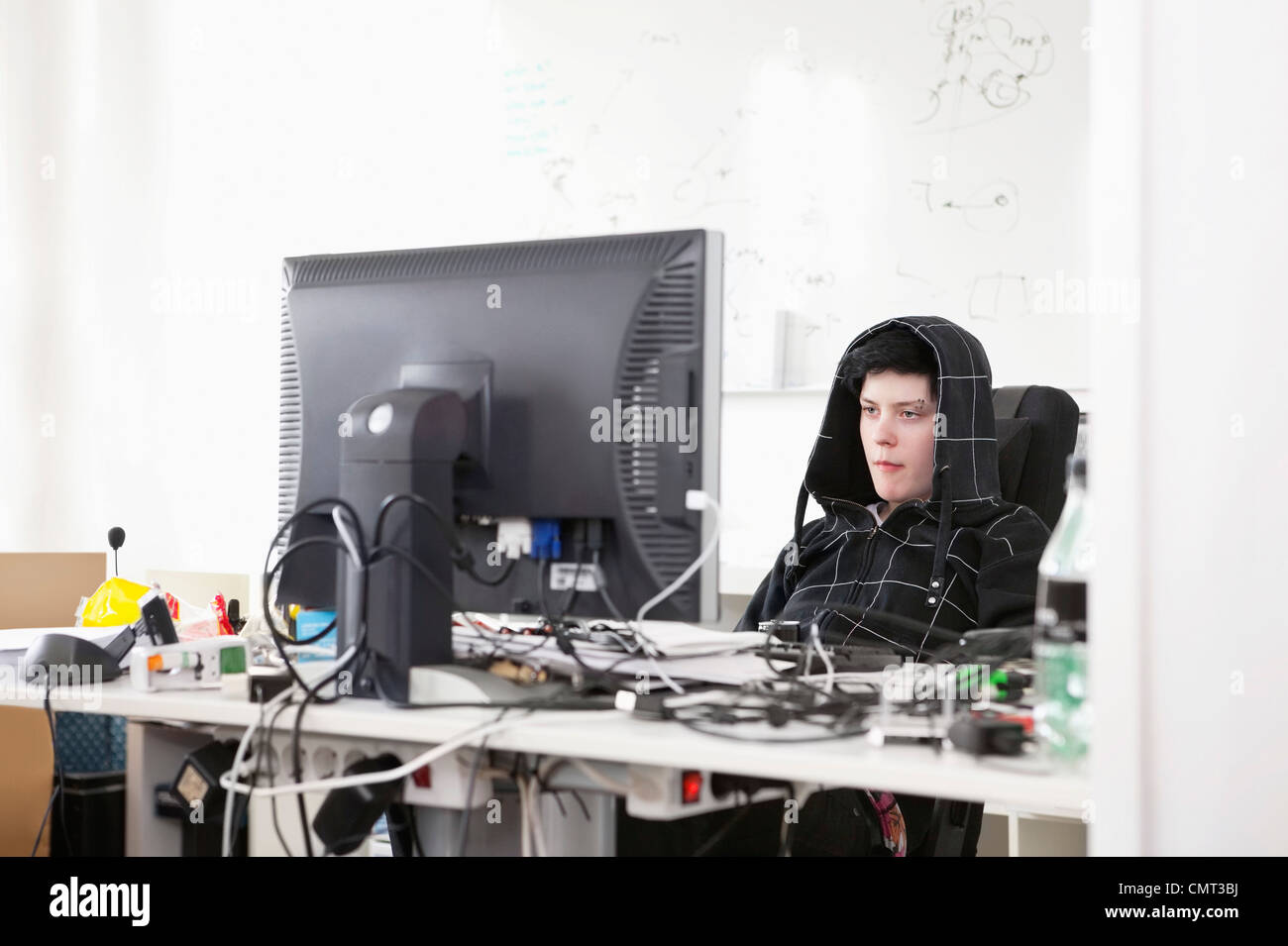 Staring at computer screen hi-res stock photography and images - Alamy