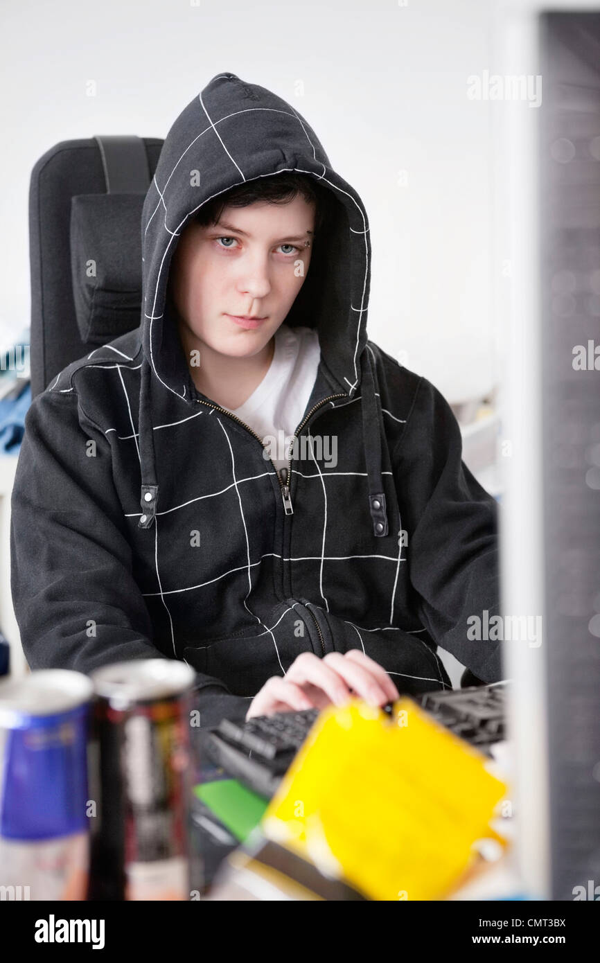 Woman looking at computer screen Stock Photo - Alamy