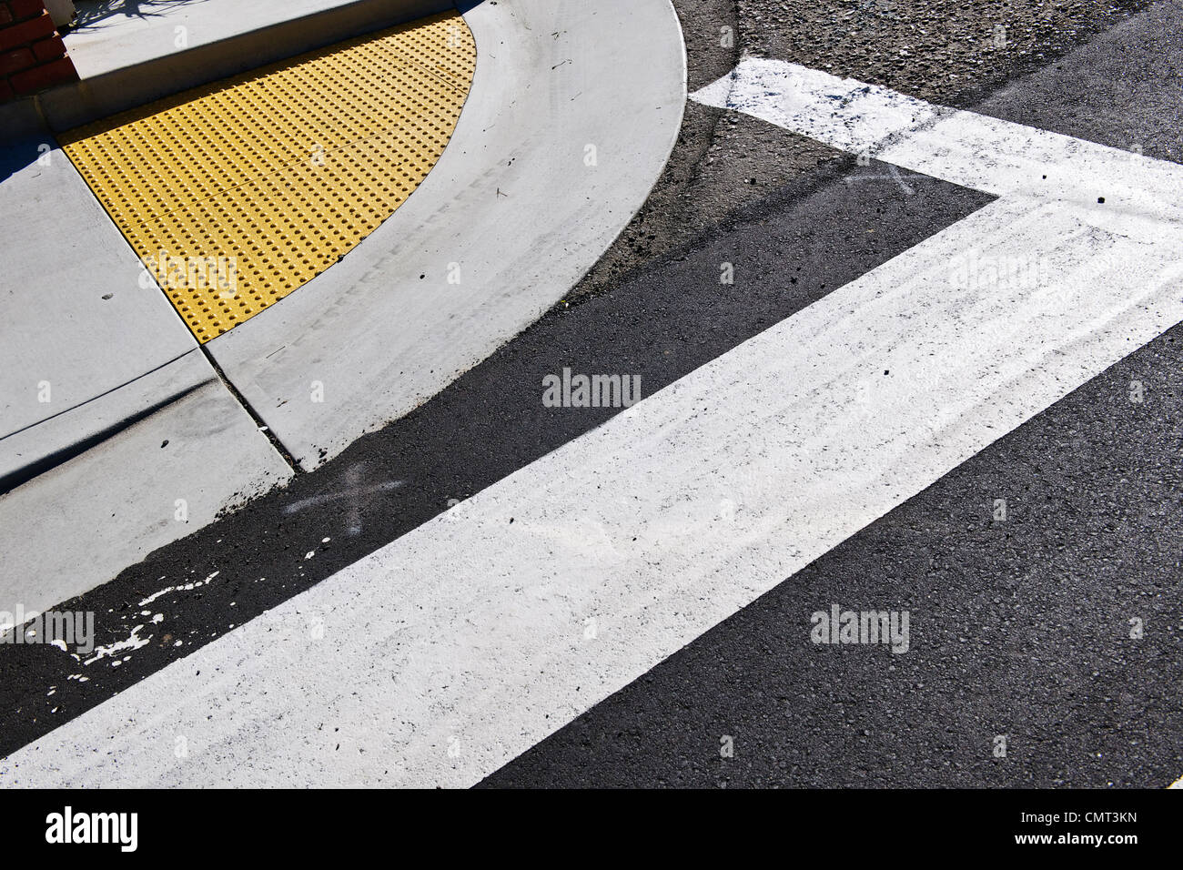 Tarmac markings hi-res stock photography and images - Alamy