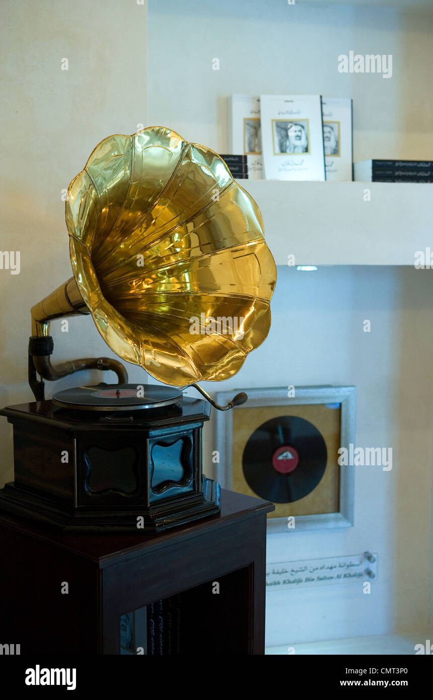 Record bin hi-res stock photography and images - Alamy