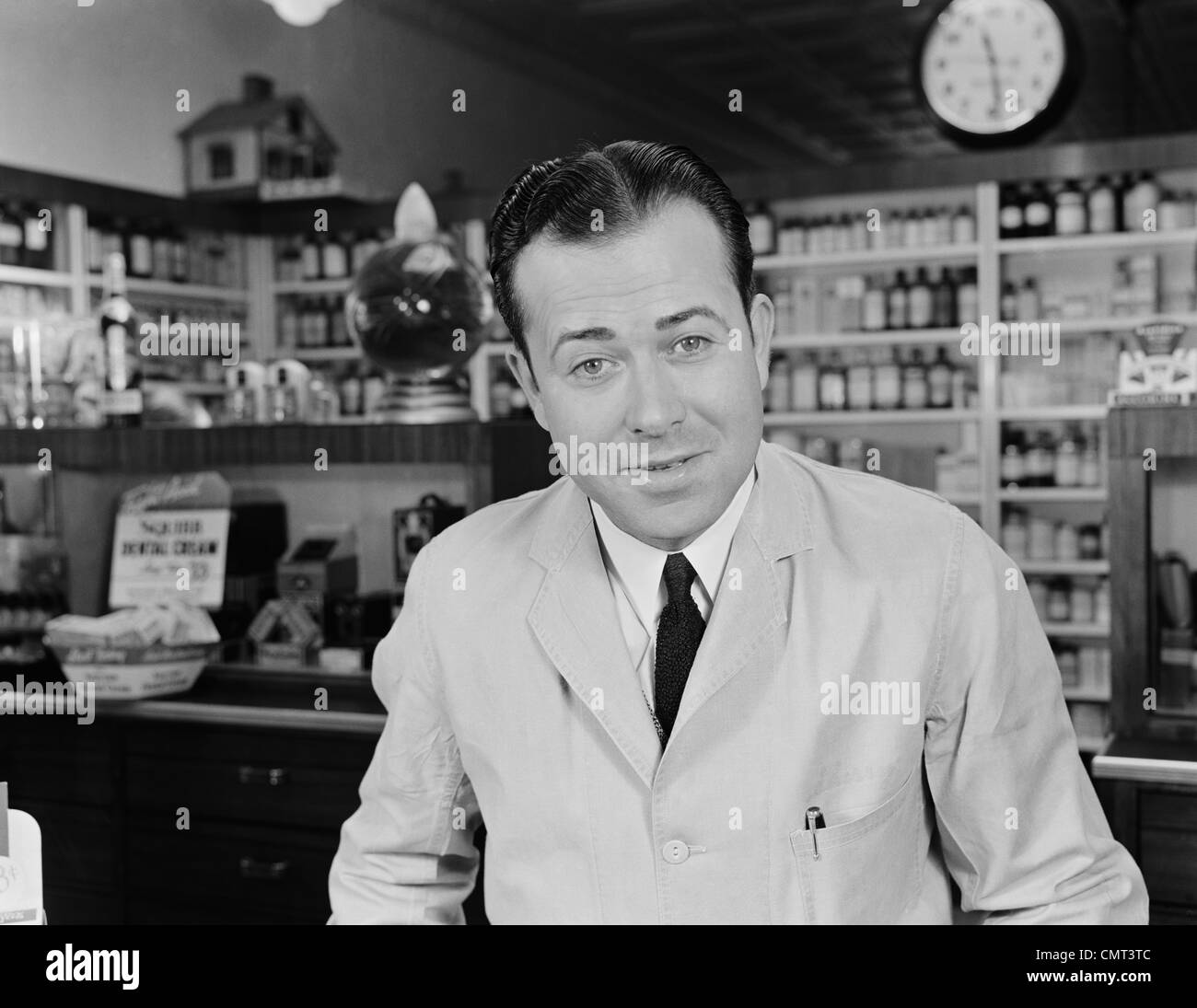 1930s 1940s MAN GENERAL STORE PHARMACY PHARMACIST Stock Photo - Alamy
