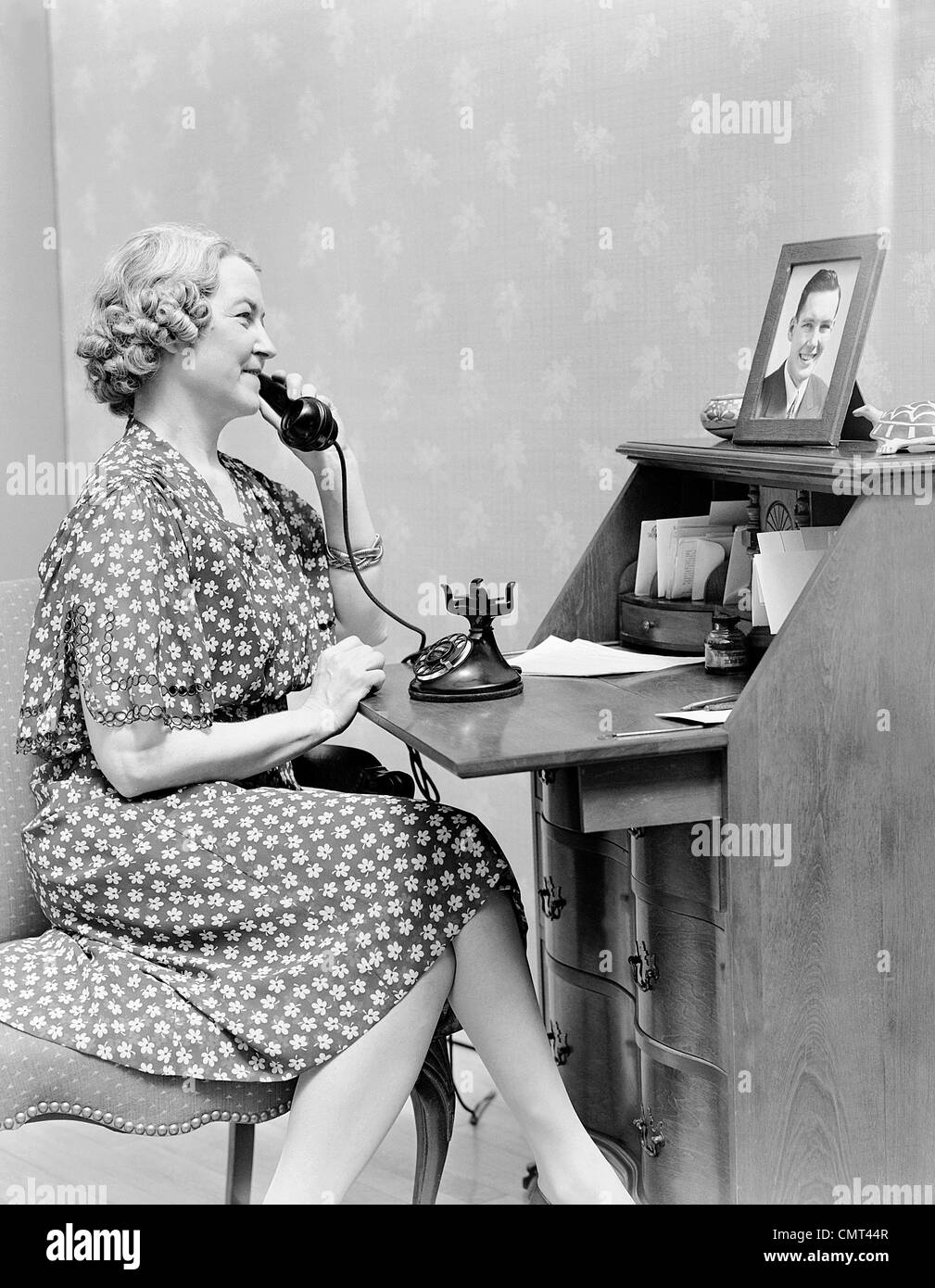 Vintage black 1940s telephone on hi-res stock photography and images ...