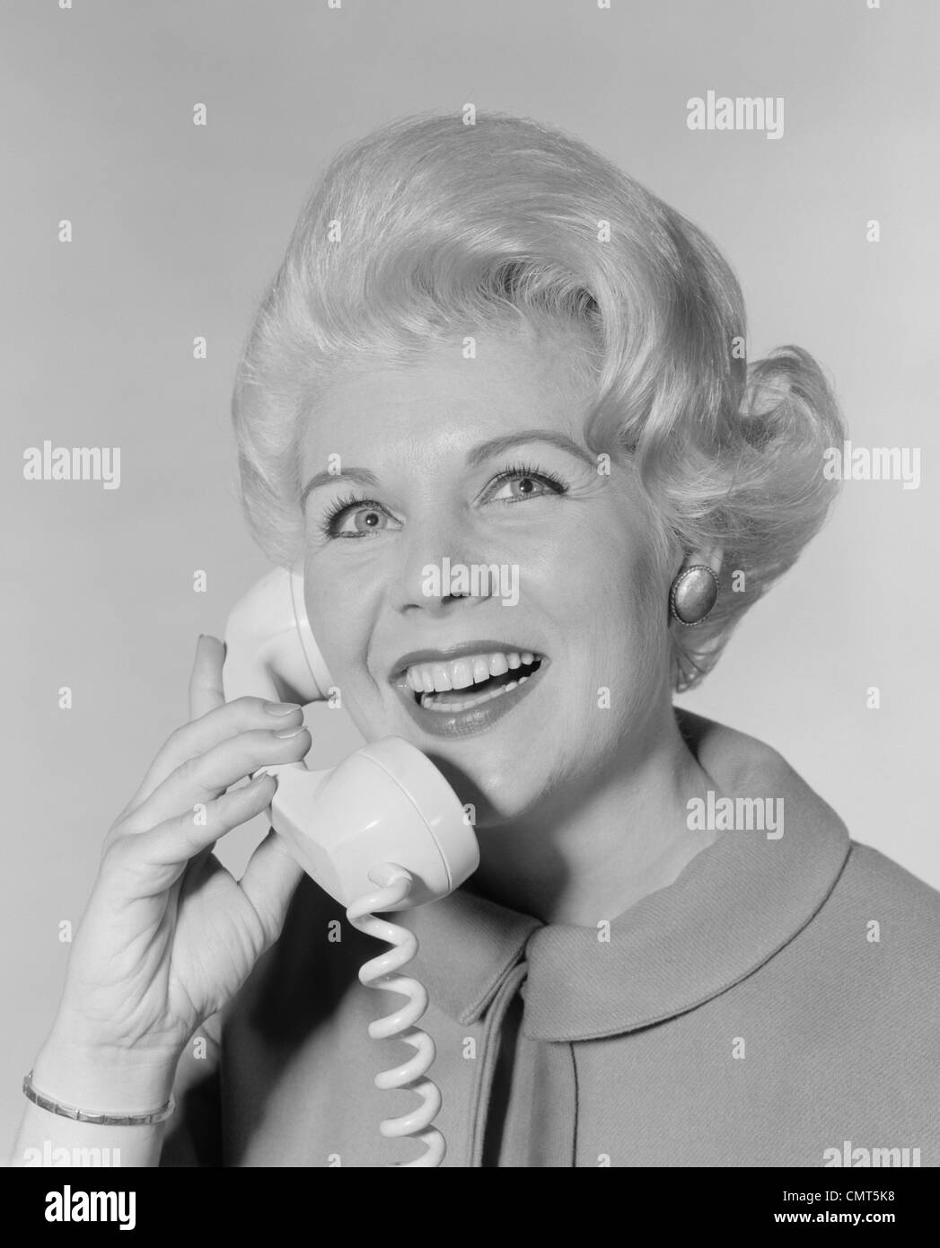 Woman smiling speaking on phone Black and White Stock Photos & Images ...