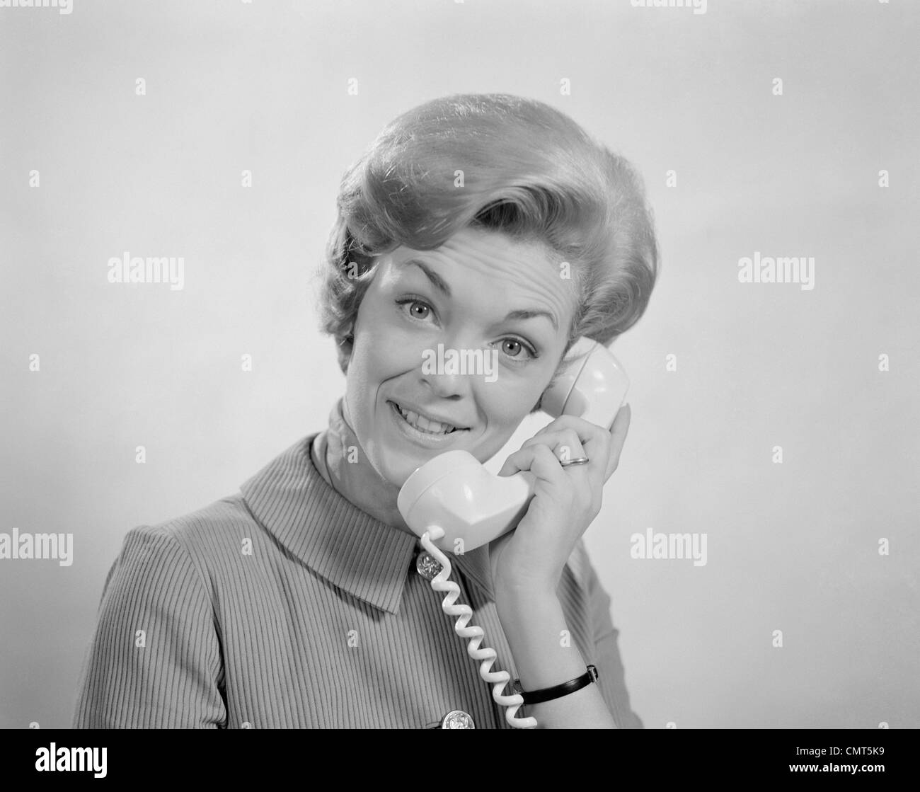 1960s portrait smiling woman hi-res stock photography and images - Alamy