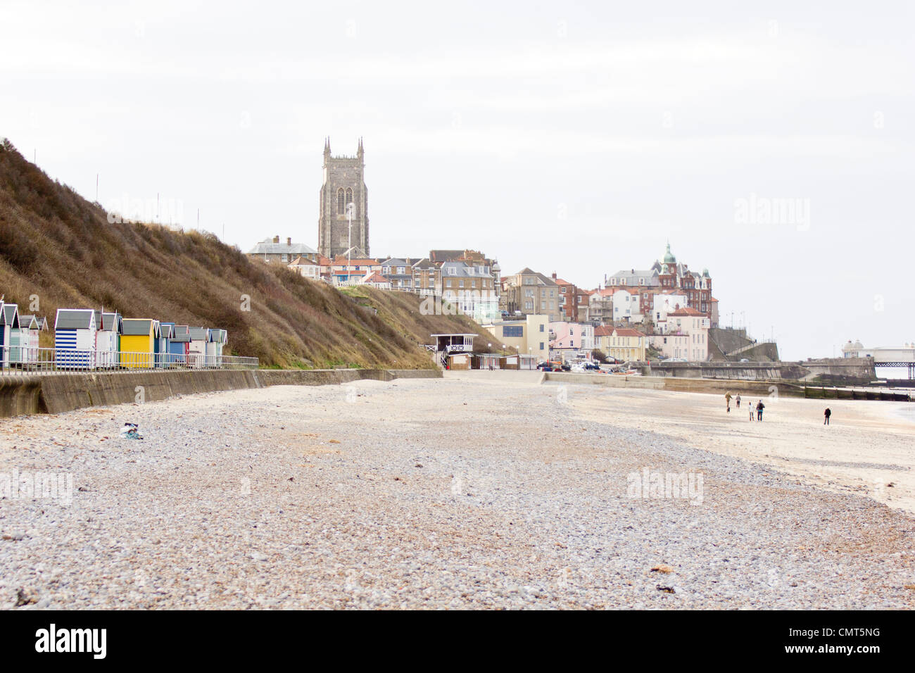 The sea front and beach huts at Cromer Stock Photo - Alamy