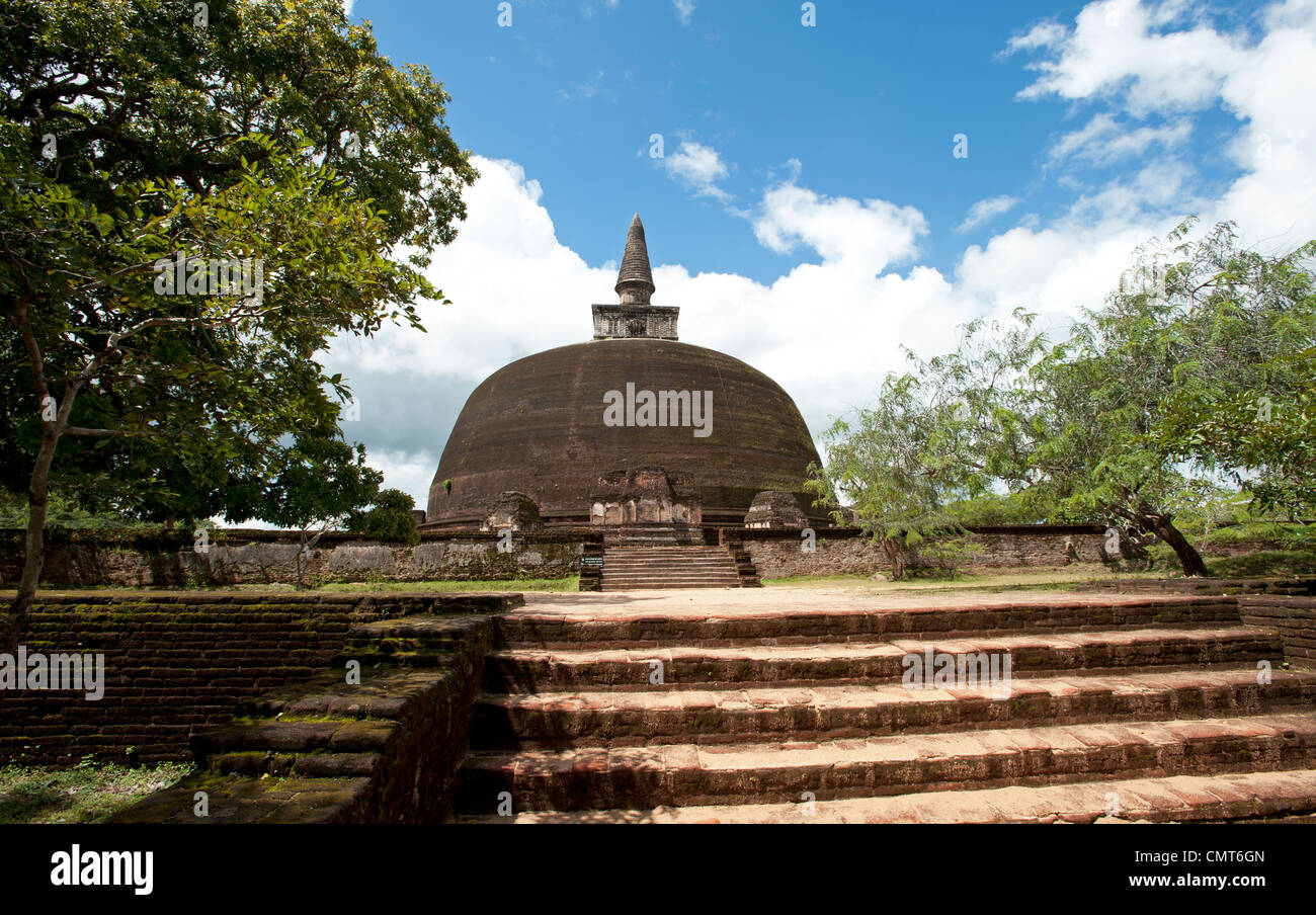 The huge brick dagoba of Rankot Vihara at Polonnaruwa Sri Lanka Stock ...