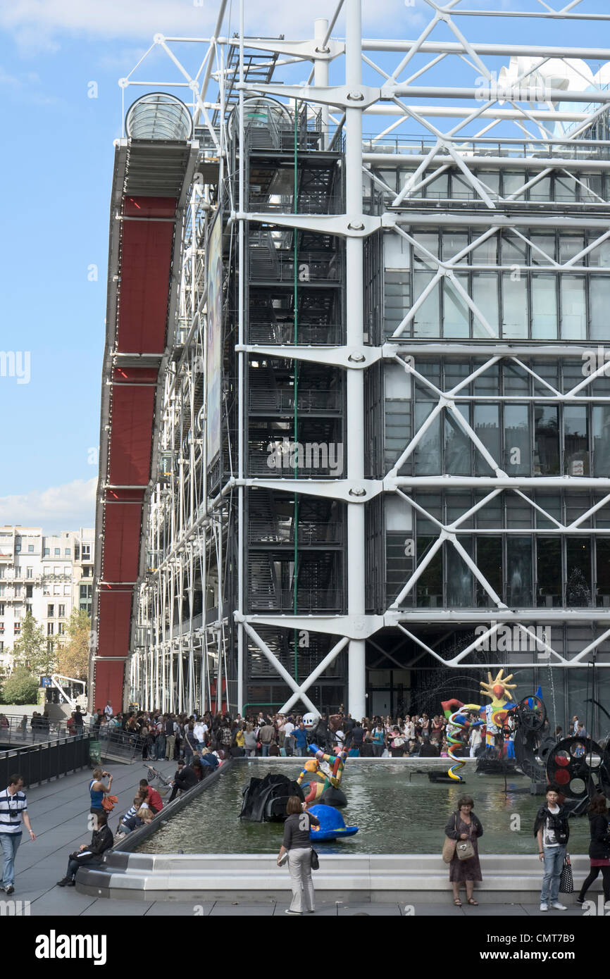 Square At The Centre Pompidou Stock Photos & Square At The Centre ...