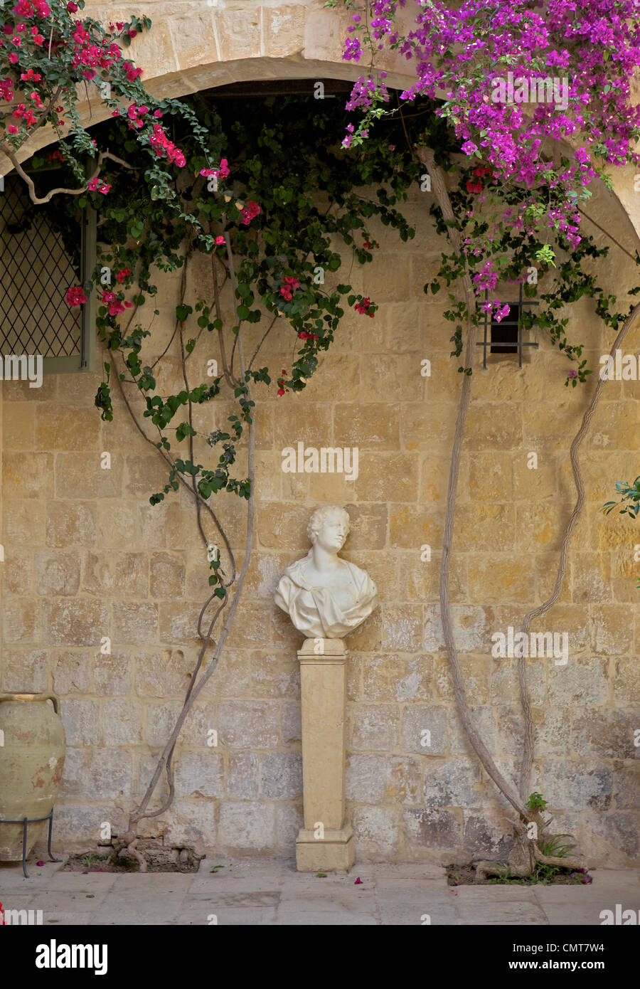 Classical statue, Mdina, Malta Stock Photo - Alamy
