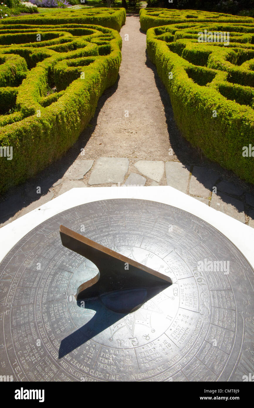 Sundial hi-res stock photography and images - Alamy