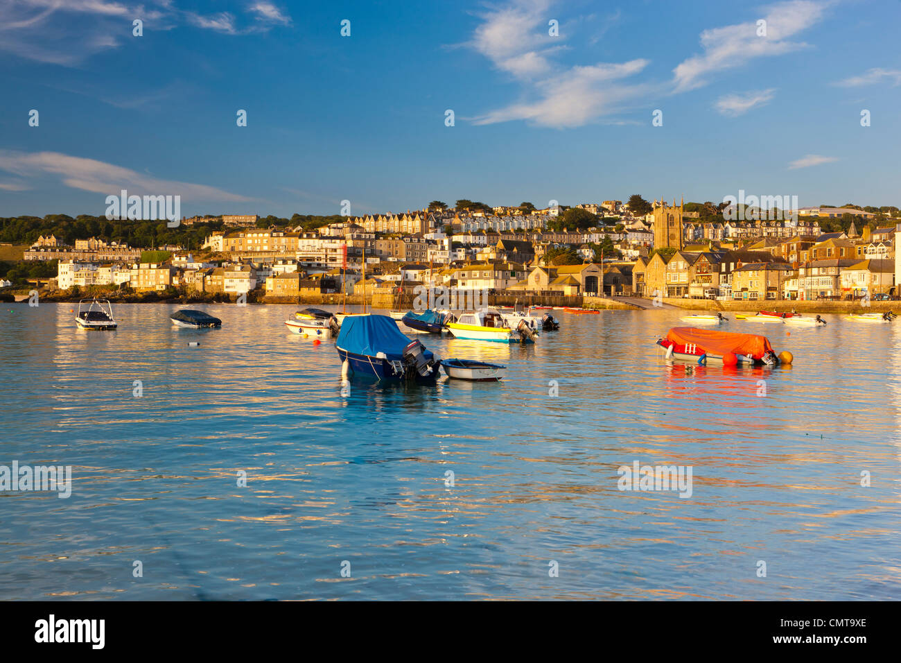 Harbours cornwall hi-res stock photography and images - Alamy