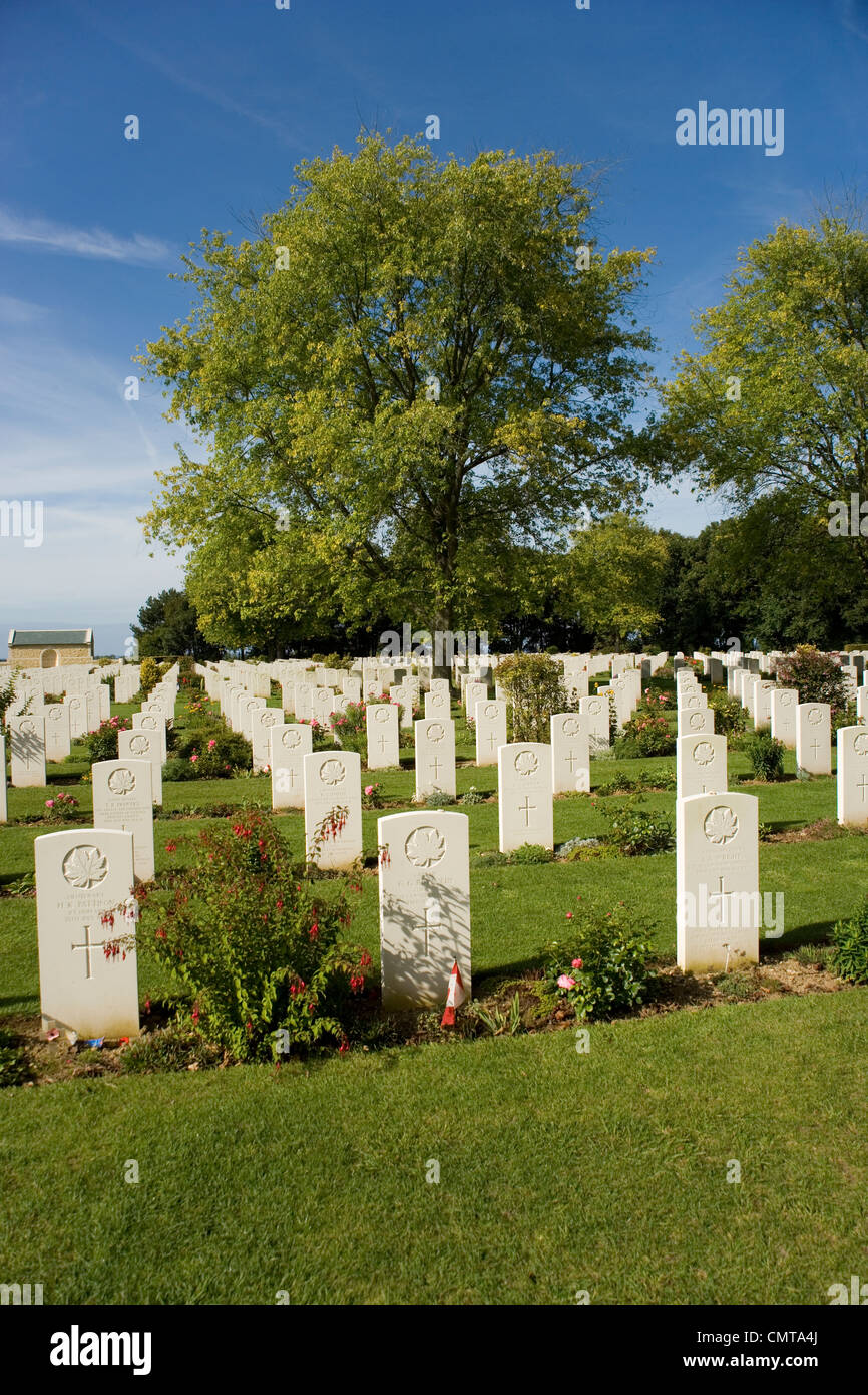 Commonwealth war graves commision cemetery hi-res stock photography and ...