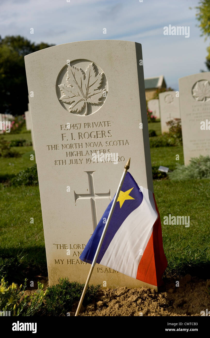 Flag canadian cemetery hi-res stock photography and images - Alamy