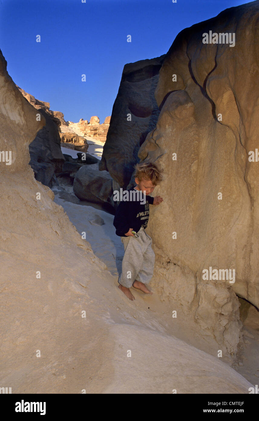 Lost child desert hi-res stock photography and images - Alamy