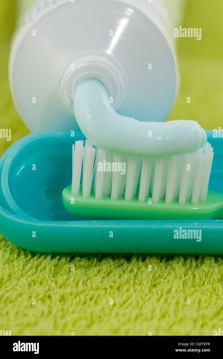 Toothpaste tube and brush hi-res stock photography and images - Alamy