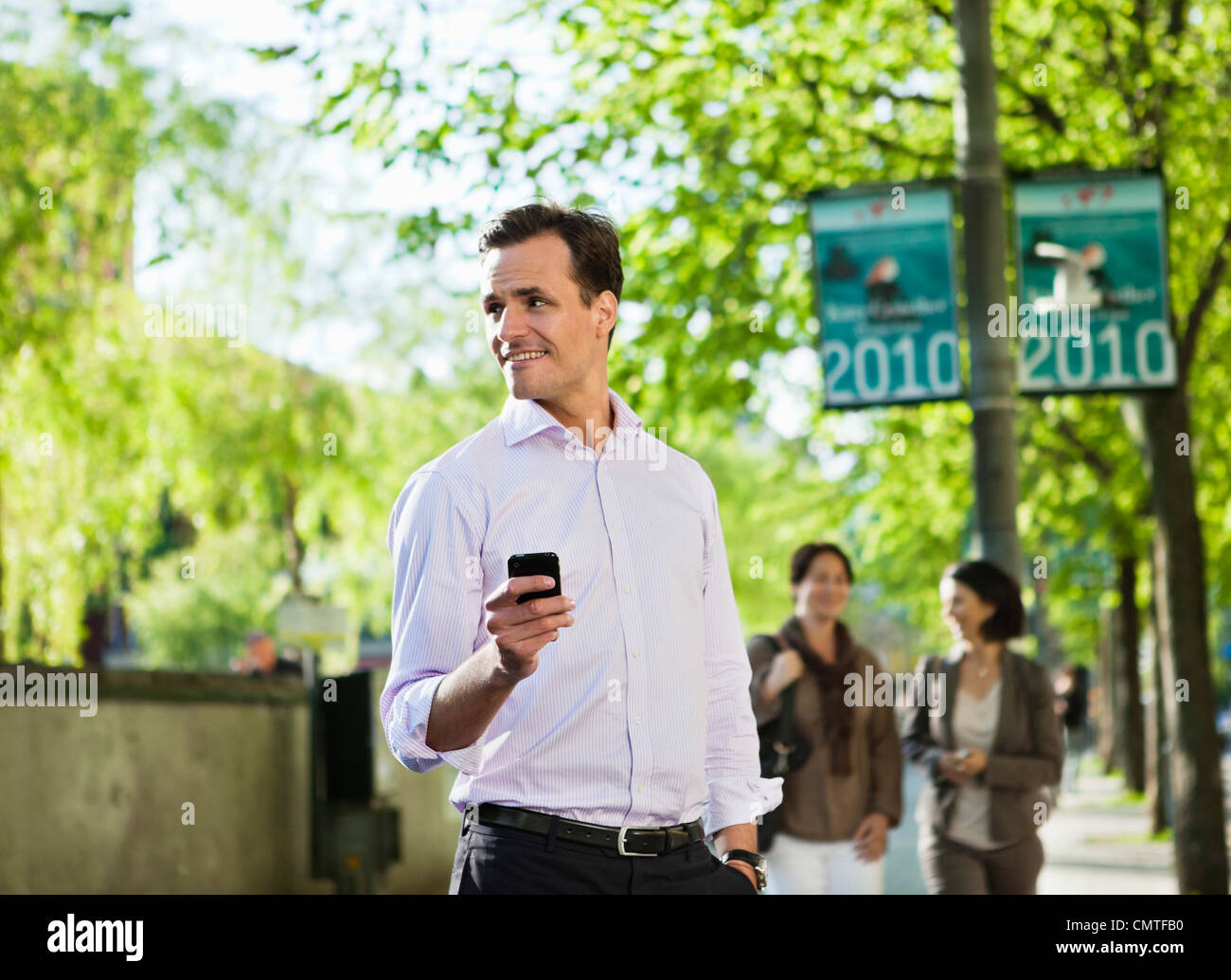 Happy man holding phone hi-res stock photography and images - Alamy