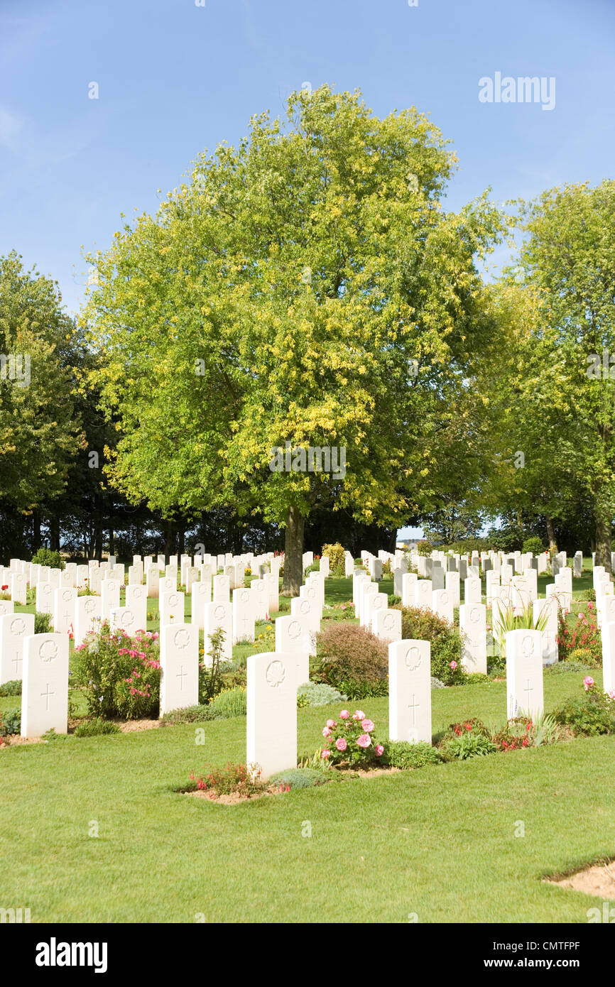 Commonwealth war graves commision cemetery hi-res stock photography and ...