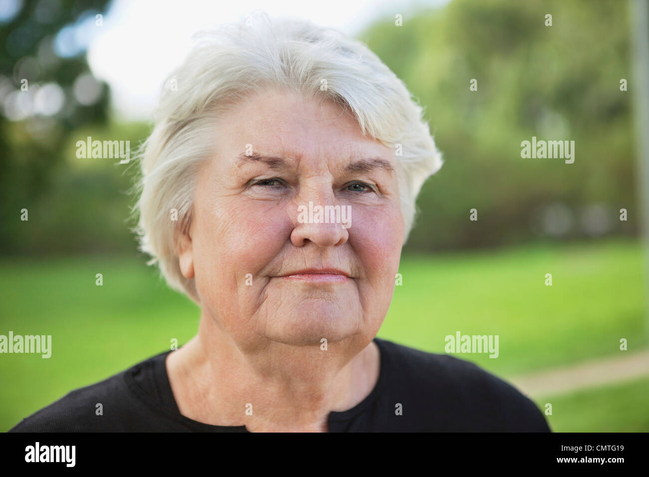 Woman looking camera close hi-res stock photography and images - Alamy
