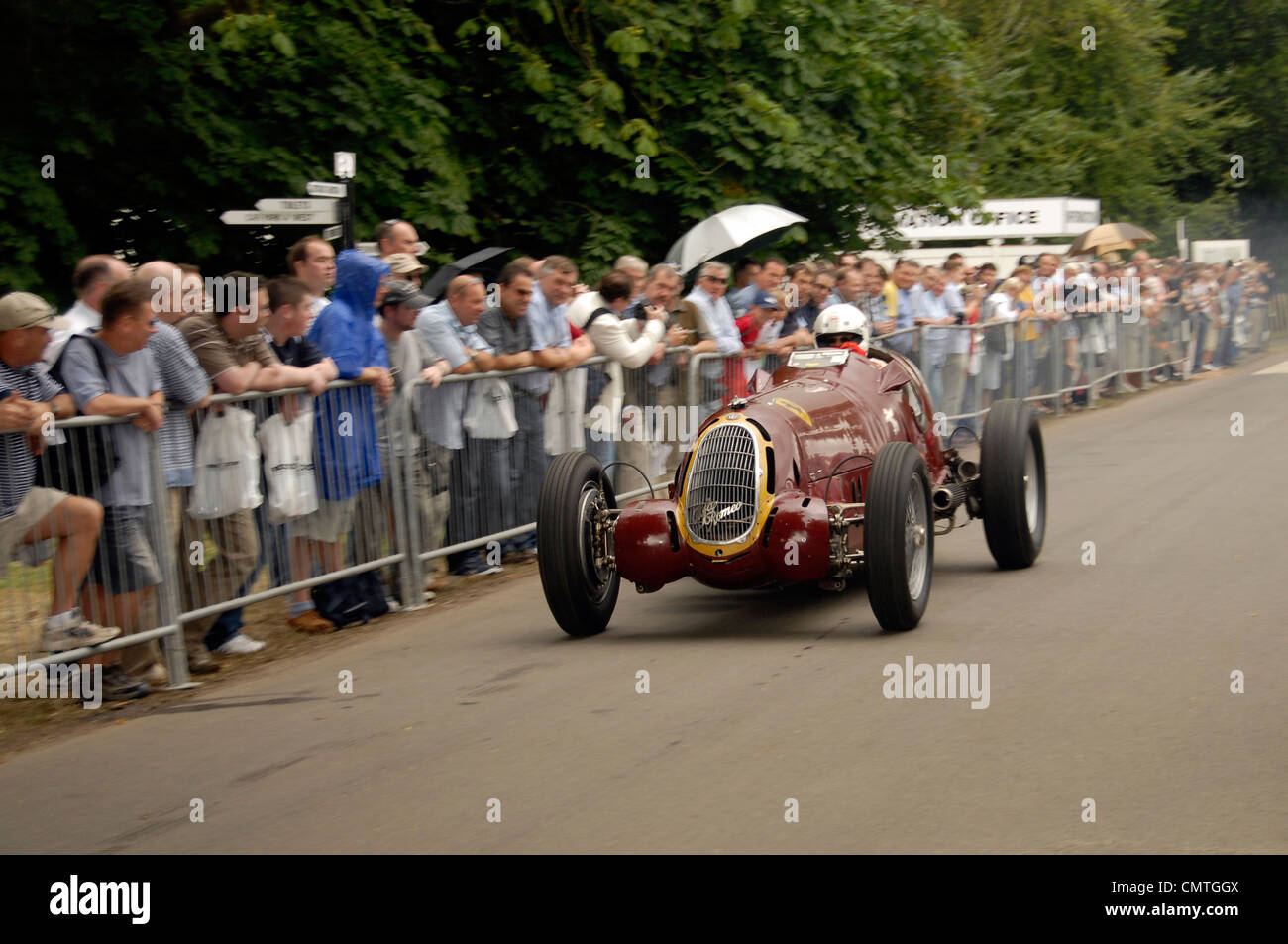 Goodwood festival of speed classic car racing Stock Photo - Alamy