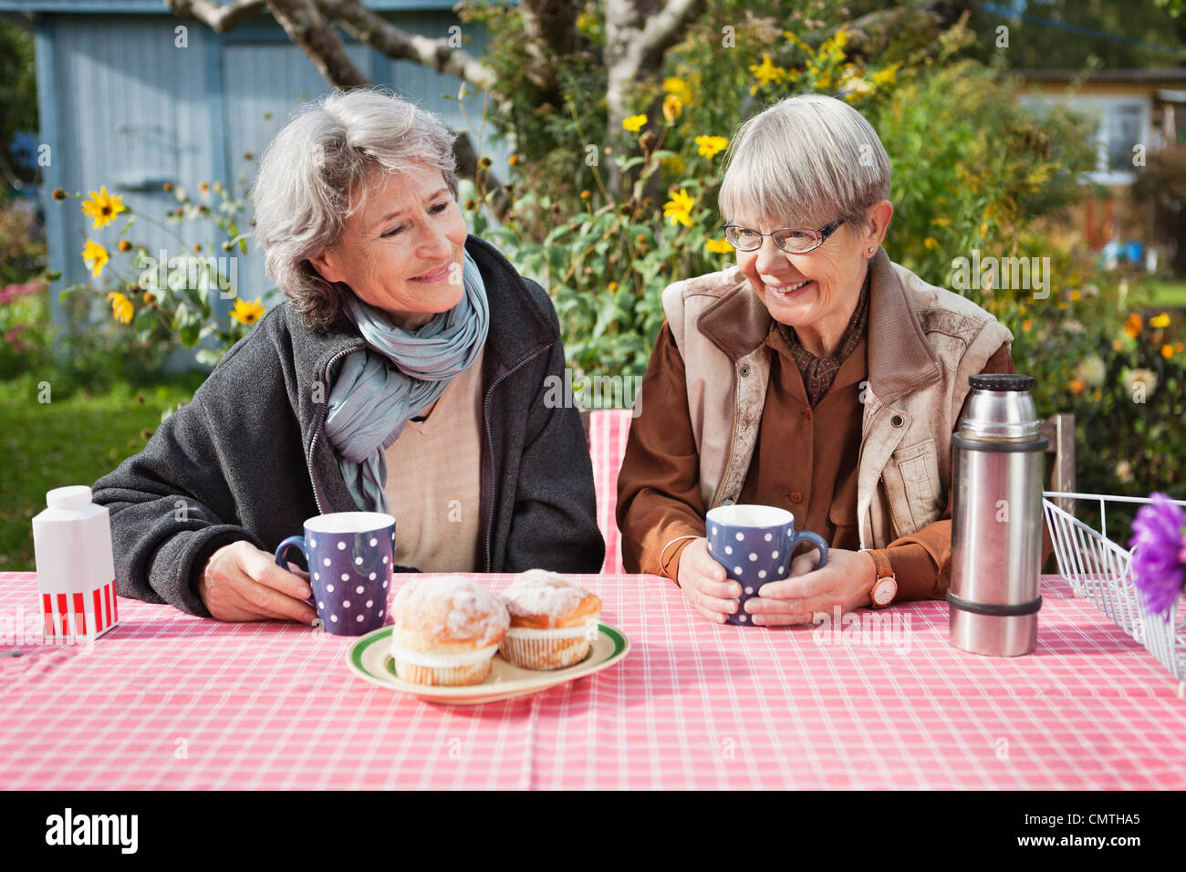 Checkered table hi-res stock photography and images - Alamy