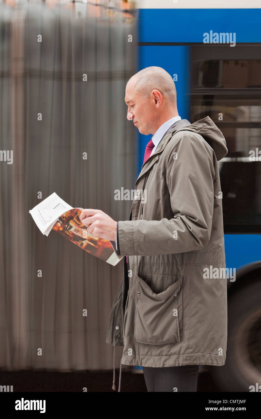 Man reading paper Stock Photo - Alamy