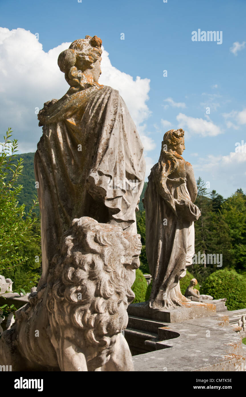 Ancient greek women statues hi-res stock photography and images - Alamy