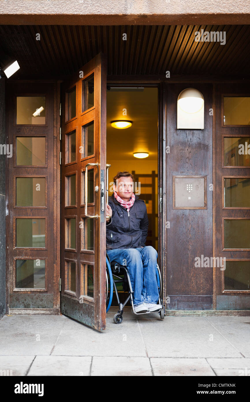 Man coming out one door hi-res stock photography and images - Alamy
