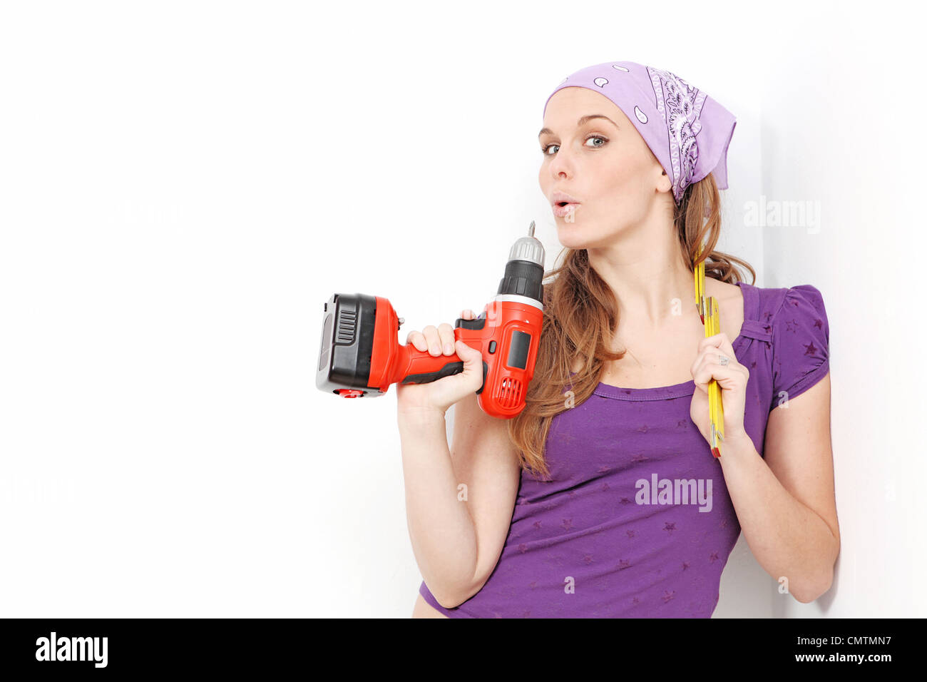 woman with drill doing home improvement Stock Photo - Alamy