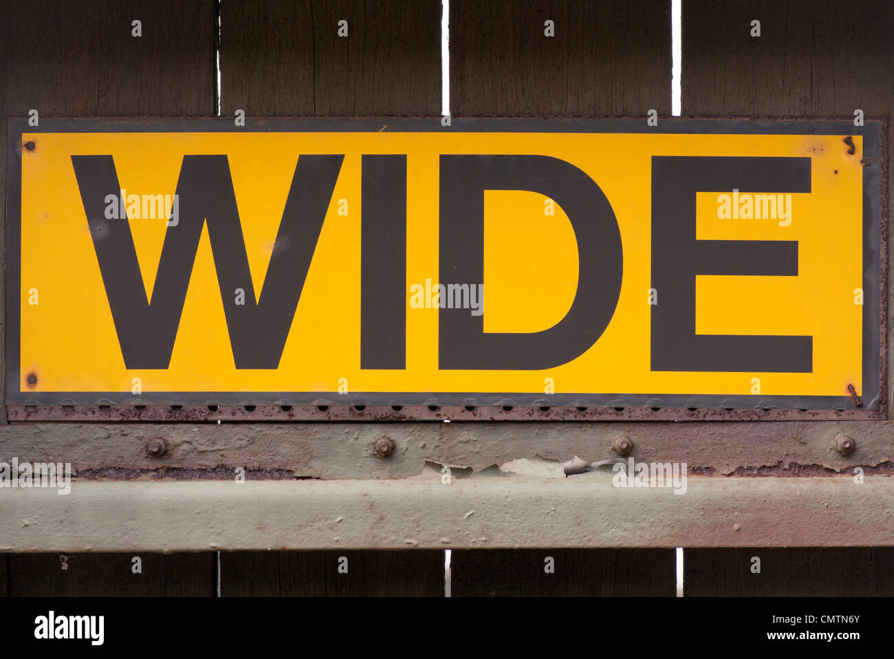 Lorry too wide hi-res stock photography and images - Alamy