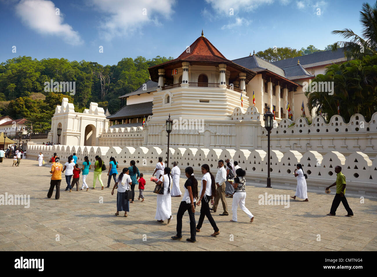 Sri Lanka - pilgrims going to the temple Temple of the Tooth, Kandy ...