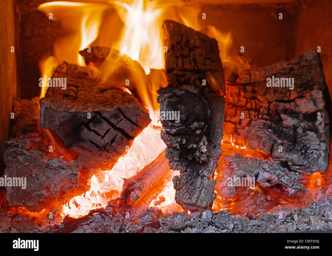 Coal fire grate fireplace hi-res stock photography and images - Alamy