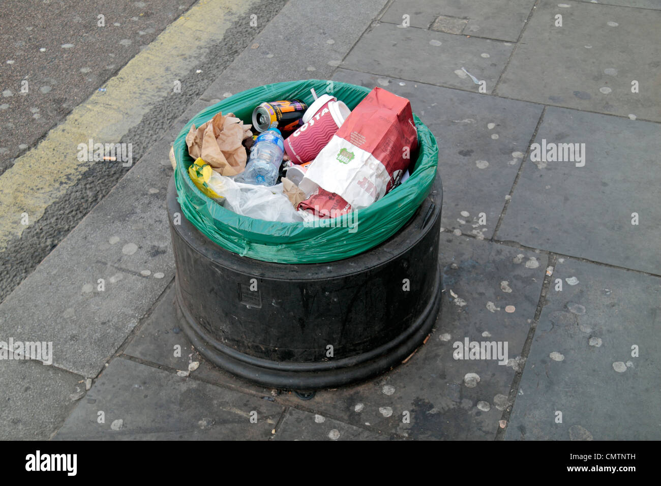 Rubbish bin funny hi-res stock photography and images - Alamy