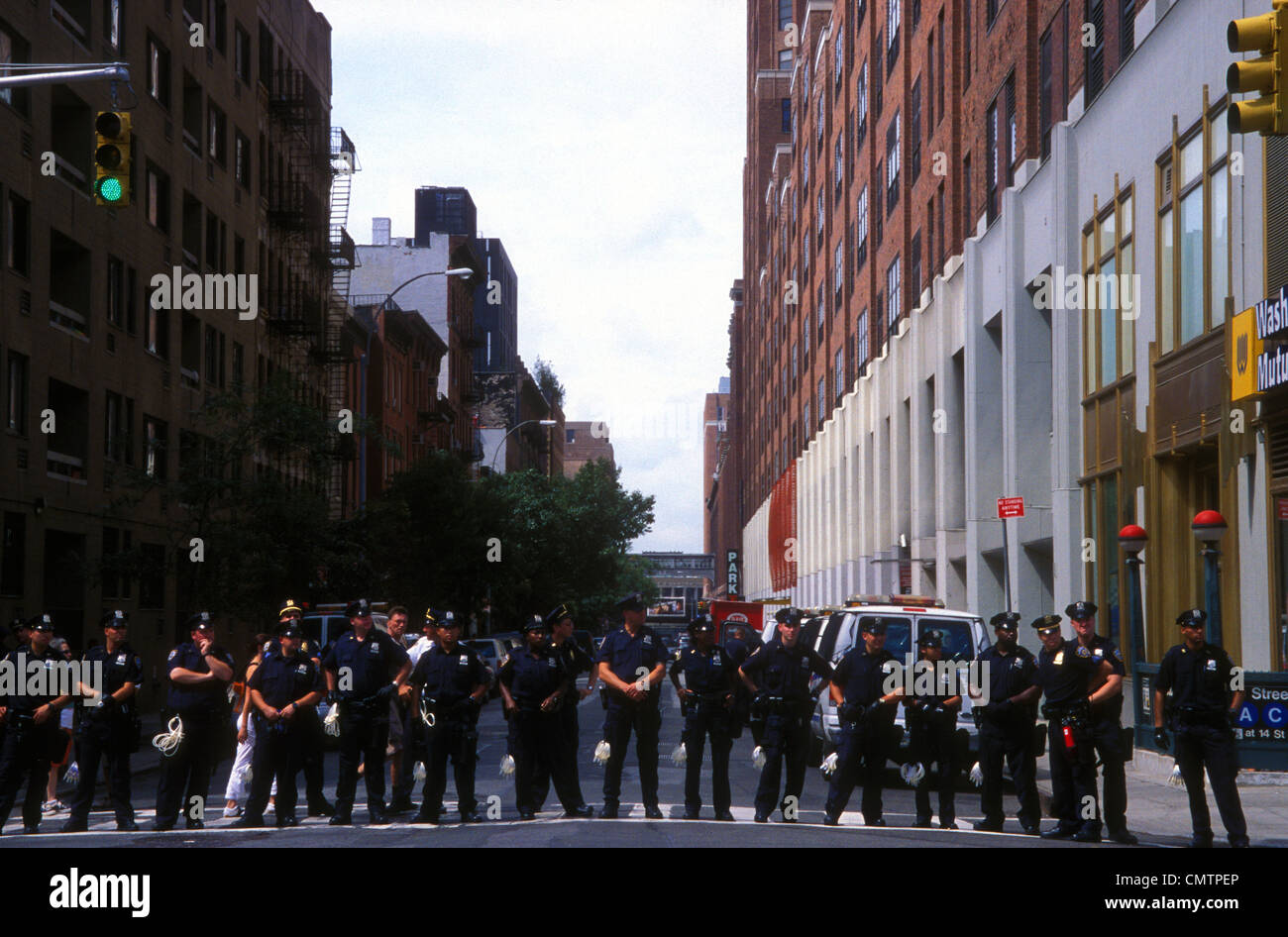 A line of NYPD officers, New York, Manhattan, USA Stock Photo - Alamy