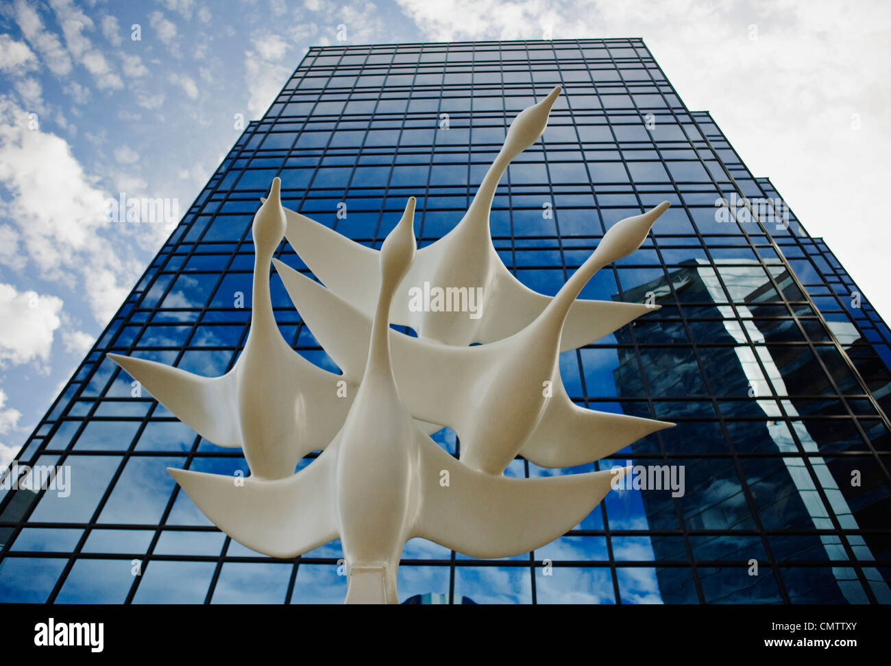 Canadian goose statue hi-res stock photography and images - Alamy